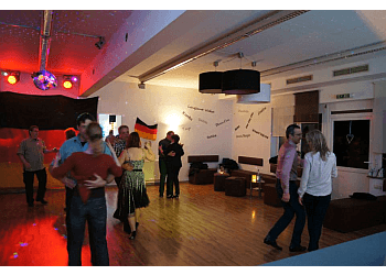 Die 3 besten Tanzschulen in Stuttgart, Deutschland - Expertenempfehlungen